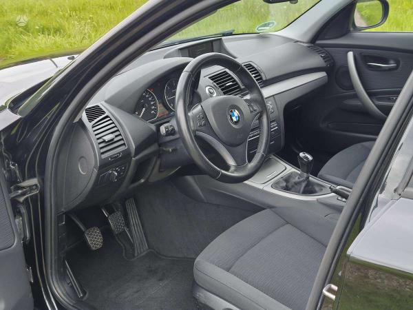 Black BMW 116 2011 in Kedainiai, with an engine capacity of 2.00 L and mileage of 200 thousand km for 3650 €, photo 9 on AUTOMOTO.COM.LV