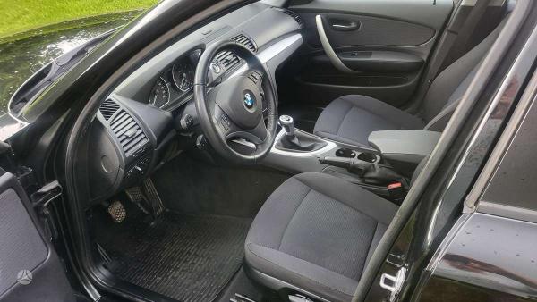 Black BMW 116 2011 in Ignalina, with an engine capacity of 1.60 L and mileage of 180 thousand km for 3299 €, photo 5 on AUTOMOTO.COM.LV