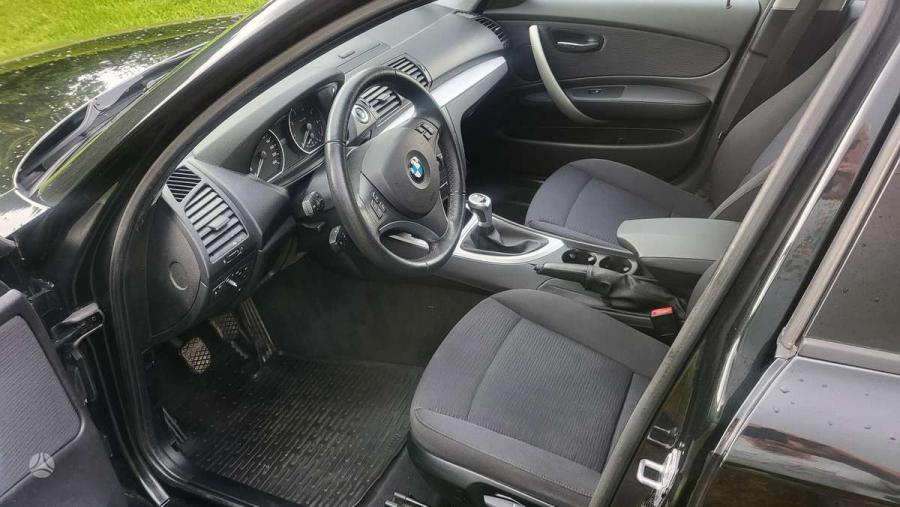 Melns BMW 116 2011 Ignalina, ar dzinēja tilpumu 1.60 L un nobraukumu 180 tūkst. km par 3299 €, foto 6 vietnē AUTOMOTO.COM.LV