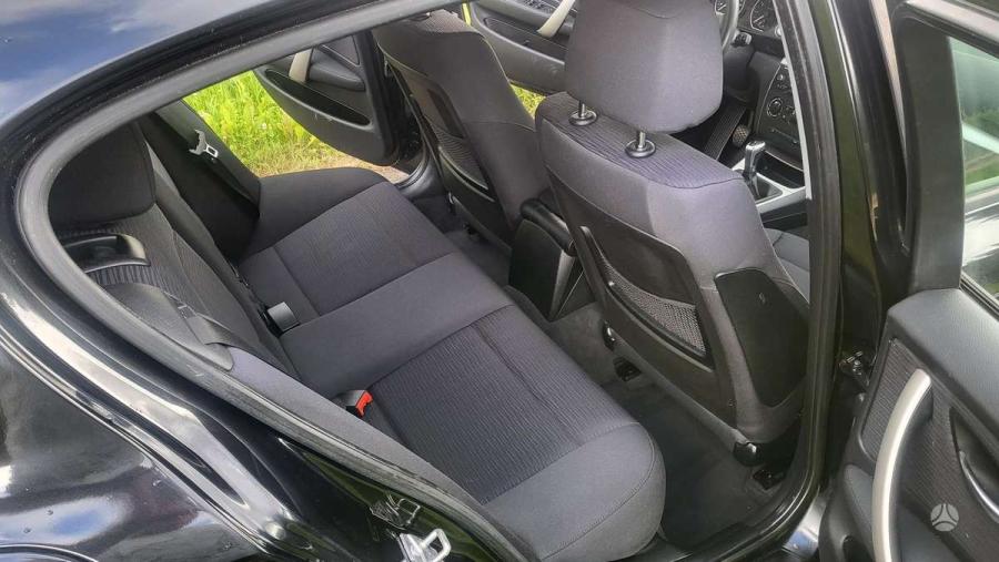Melns BMW 116 2011 Ignalina, ar dzinēja tilpumu 1.60 L un nobraukumu 180 tūkst. km par 3299 €, foto 9 vietnē AUTOMOTO.COM.LV
