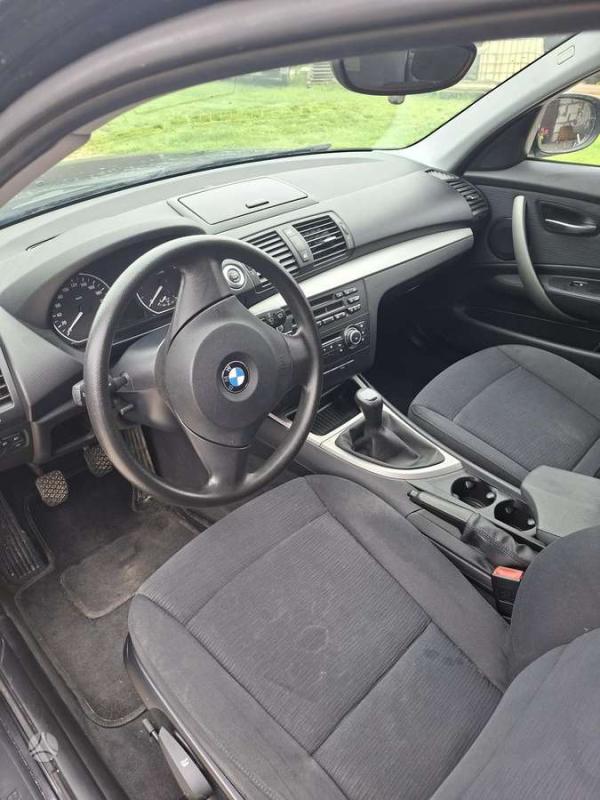 Black BMW 116 2011 in Vilnius, with an engine capacity of 2.00 L and mileage of 272 thousand km for 3100 €, photo 4 on AUTOMOTO.COM.LV