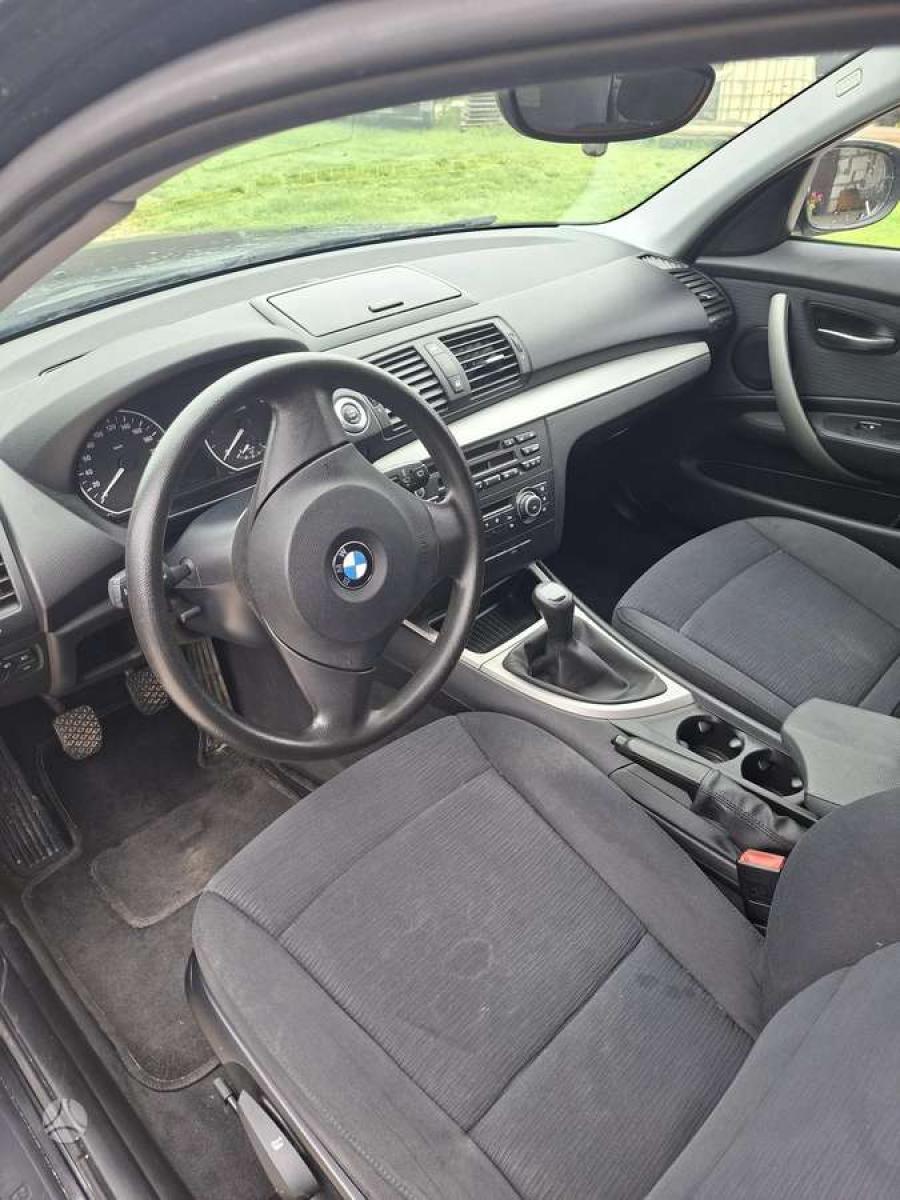 Melns BMW 116 2011 Viļņa, ar dzinēja tilpumu 2.00 L un nobraukumu 272 tūkst. km par 3100 €, foto 5 vietnē AUTOMOTO.COM.LV