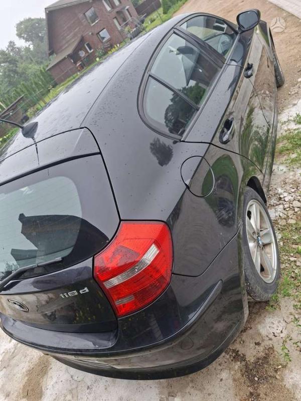 Black BMW 116 2011 in Vilnius, with an engine capacity of 2.00 L and mileage of 272 thousand km for 3100 €, photo 5 on AUTOMOTO.COM.LV