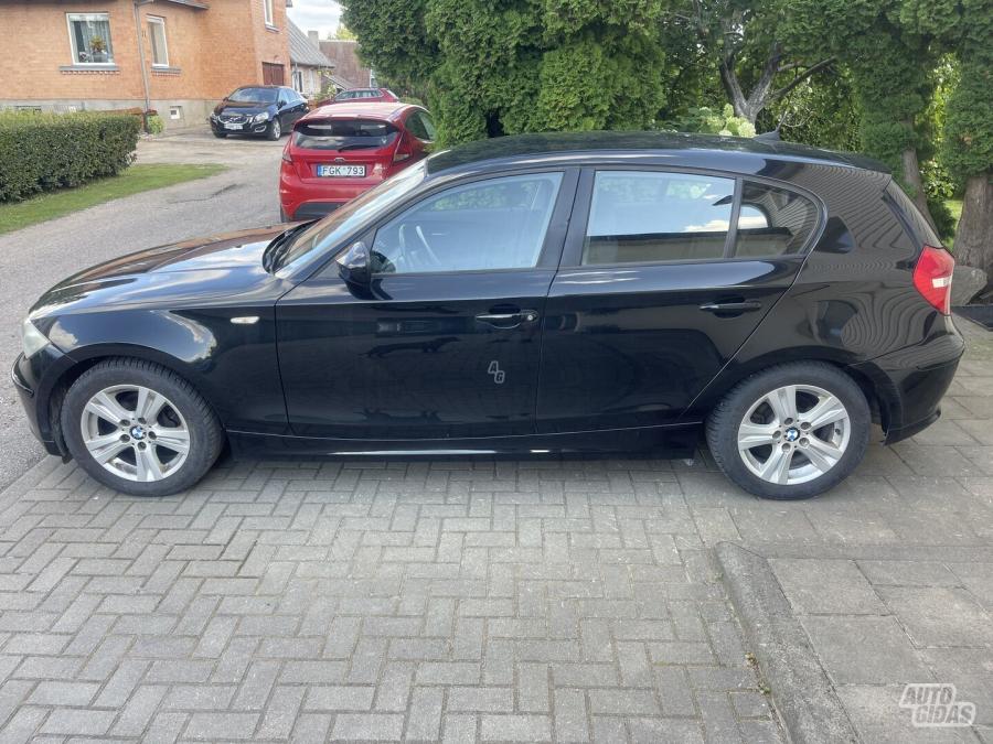 Melns BMW 116 2011 Šauļi, ar dzinēja tilpumu 2.00 L un nobraukumu 135 tūkst. km par 3500 €, foto 3 vietnē AUTOMOTO.COM.LV