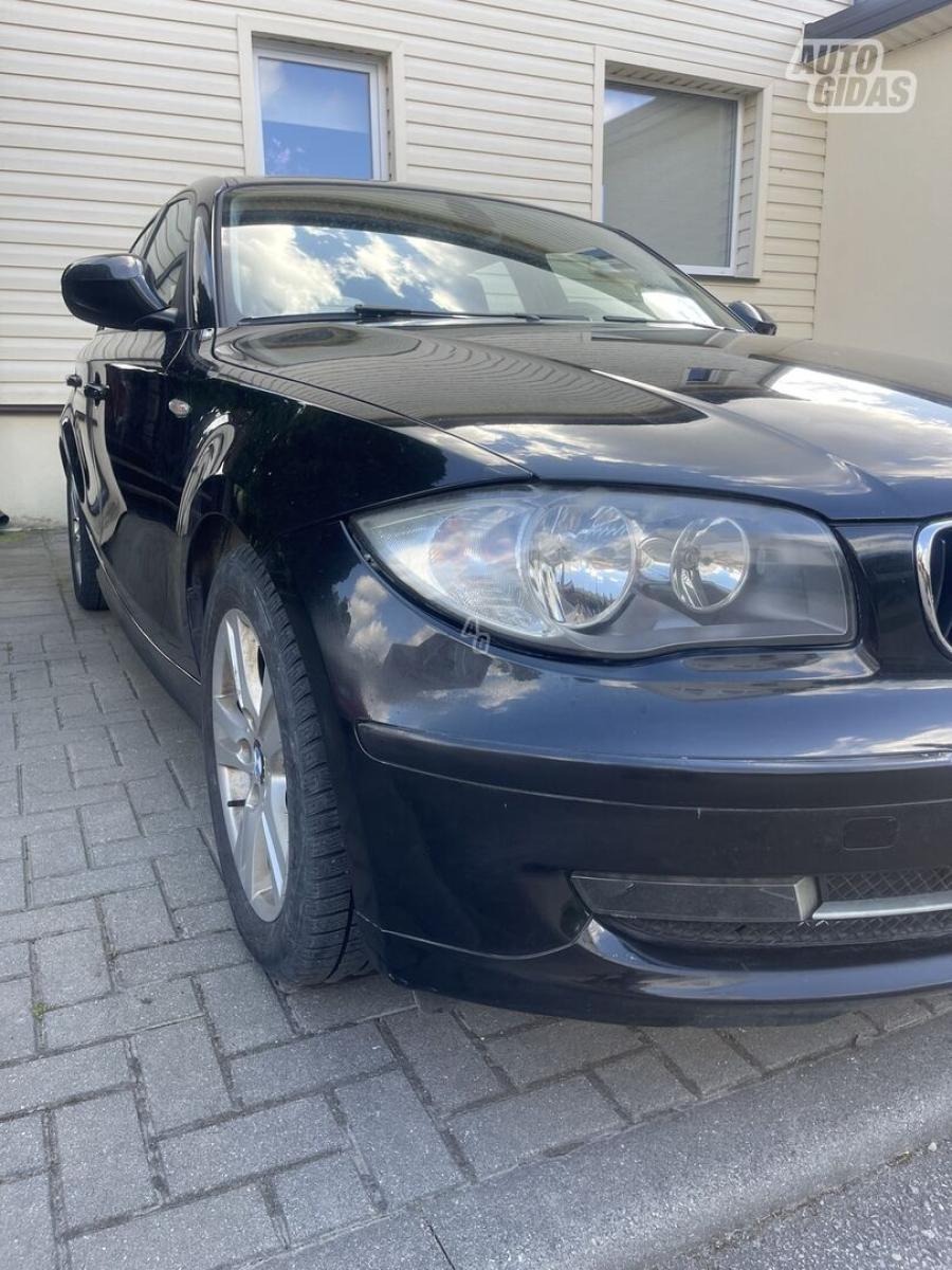 Melns BMW 116 2011 Šauļi, ar dzinēja tilpumu 2.00 L un nobraukumu 135 tūkst. km par 3500 €, foto 14 vietnē AUTOMOTO.COM.LV