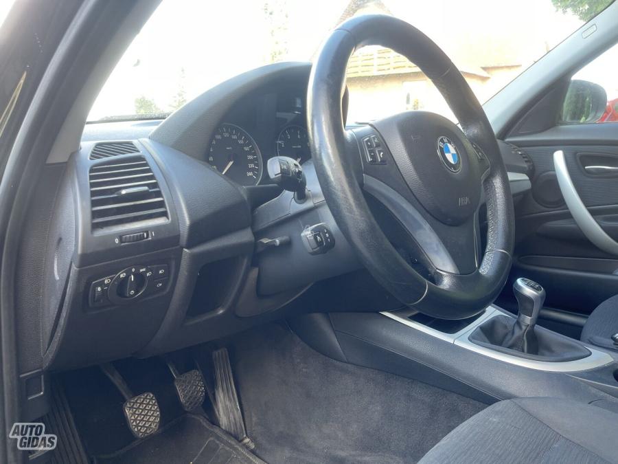 Melns BMW 116 2011 Šauļi, ar dzinēja tilpumu 2.00 L un nobraukumu 135 tūkst. km par 3500 €, foto 17 vietnē AUTOMOTO.COM.LV
