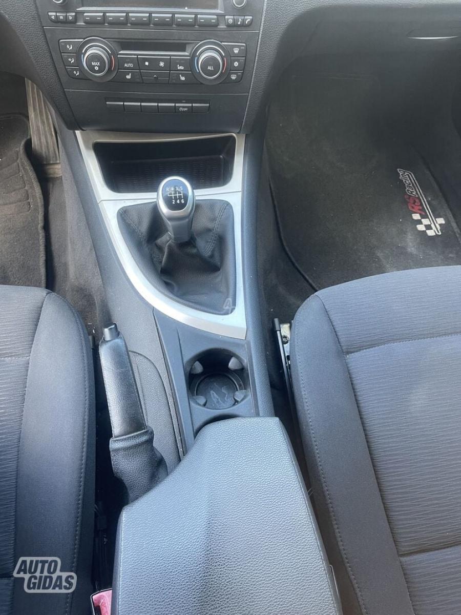 Melns BMW 116 2011 Šauļi, ar dzinēja tilpumu 2.00 L un nobraukumu 135 tūkst. km par 3500 €, foto 19 vietnē AUTOMOTO.COM.LV