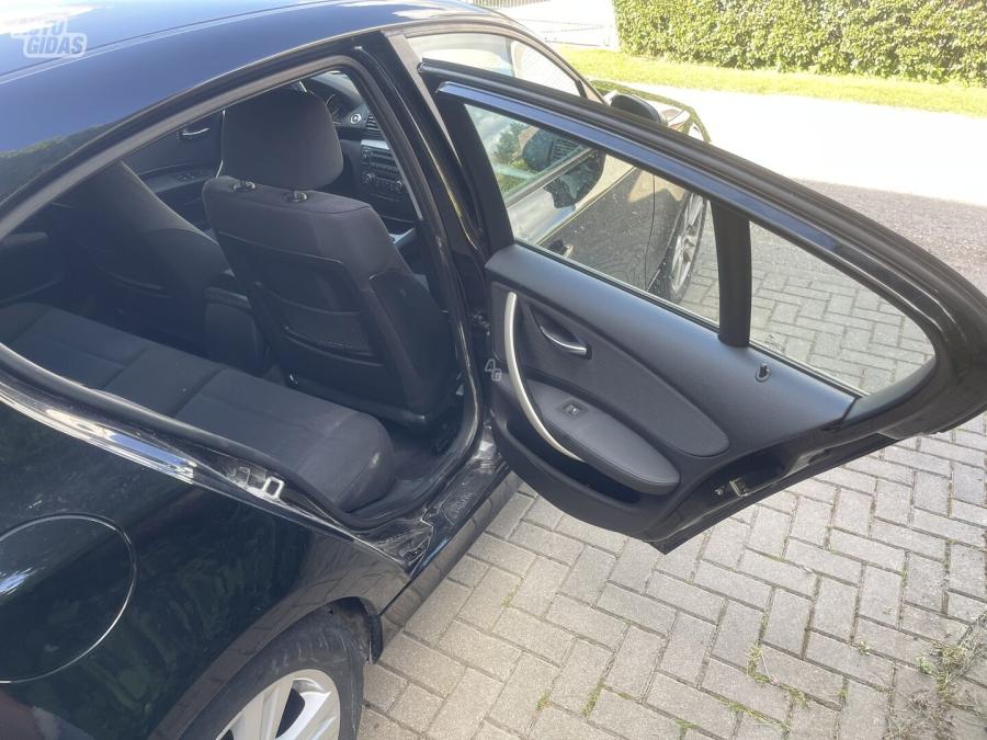 Melns BMW 116 2011 Šauļi, ar dzinēja tilpumu 2.00 L un nobraukumu 135 tūkst. km par 3500 €, foto 26 vietnē AUTOMOTO.COM.LV
