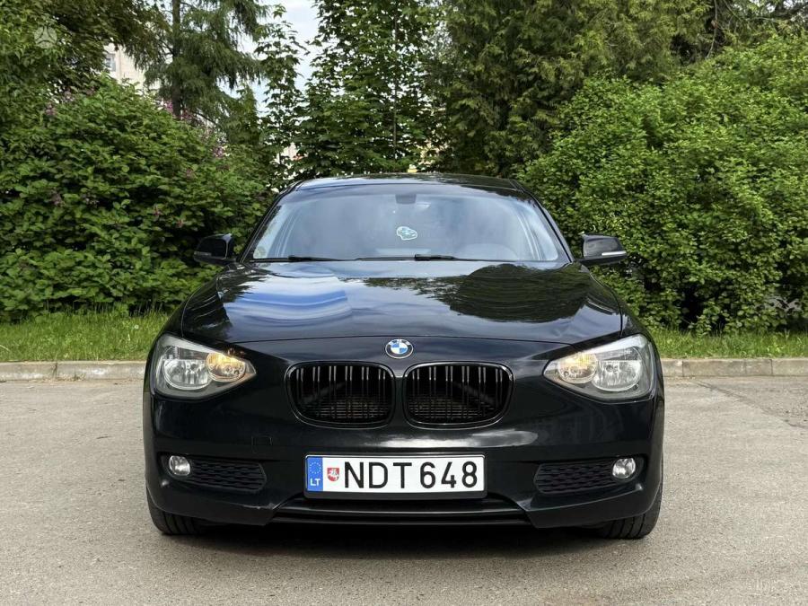 Black BMW 116 2011 in Jonava, with an engine capacity of 2.00 L and mileage of 300 thousand km for 3900 €, photo 1 on AUTOMOTO.COM.LV