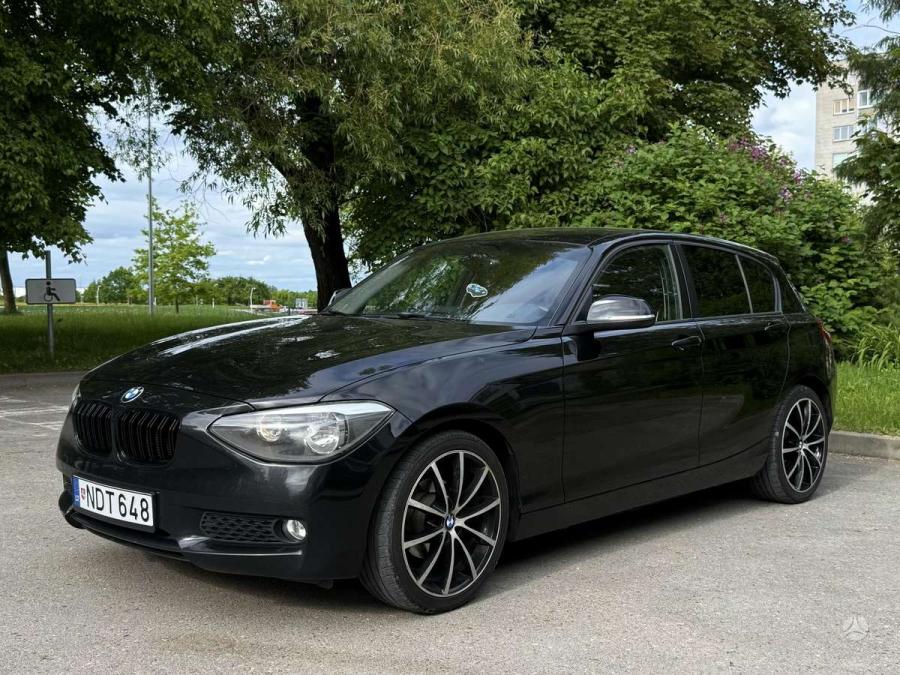 Black BMW 116 2011 in Jonava, with an engine capacity of 2.00 L and mileage of 300 thousand km for 3900 €, photo 3 on AUTOMOTO.COM.LV