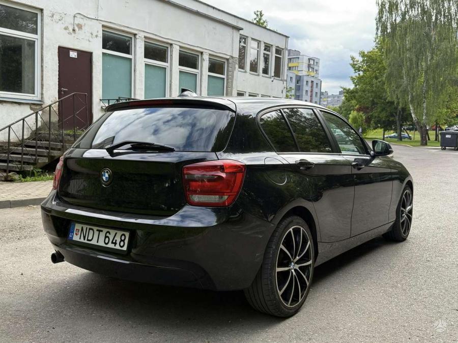Black BMW 116 2011 in Jonava, with an engine capacity of 2.00 L and mileage of 300 thousand km for 3900 €, photo 6 on AUTOMOTO.COM.LV