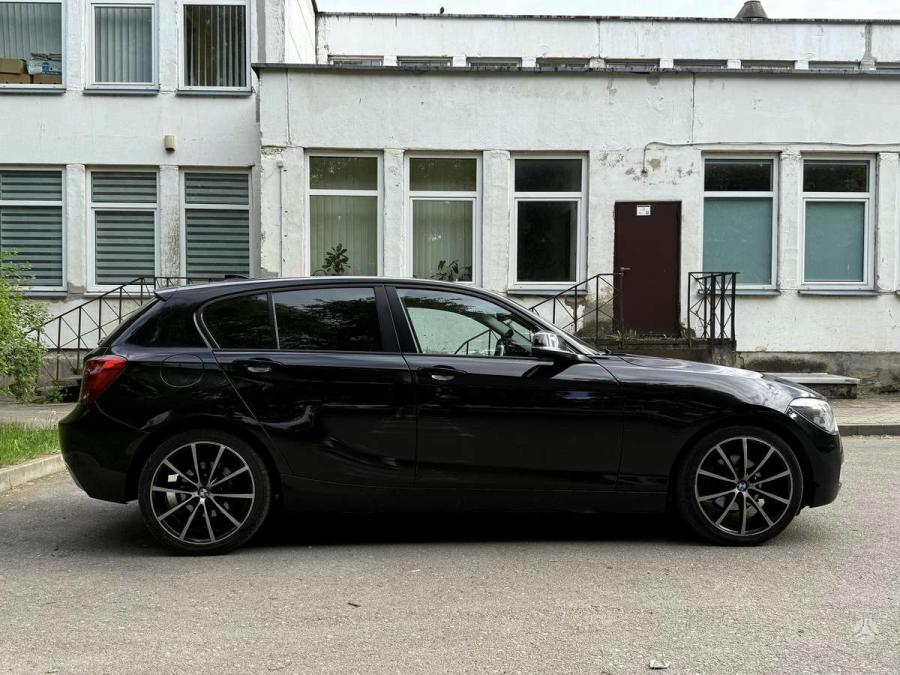 Black BMW 116 2011 in Jonava, with an engine capacity of 2.00 L and mileage of 300 thousand km for 3900 €, photo 7 on AUTOMOTO.COM.LV