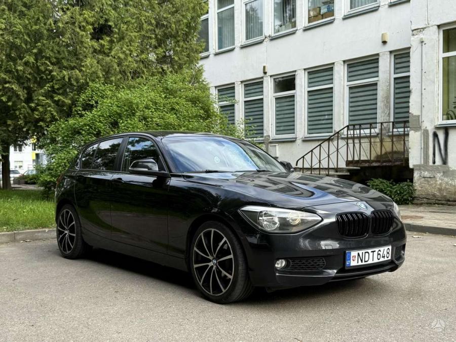 Black BMW 116 2011 in Jonava, with an engine capacity of 2.00 L and mileage of 300 thousand km for 3900 €, photo 8 on AUTOMOTO.COM.LV