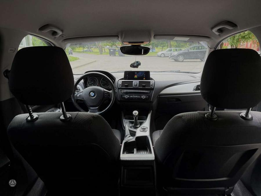 Black BMW 116 2011 in Jonava, with an engine capacity of 2.00 L and mileage of 300 thousand km for 3900 €, photo 9 on AUTOMOTO.COM.LV