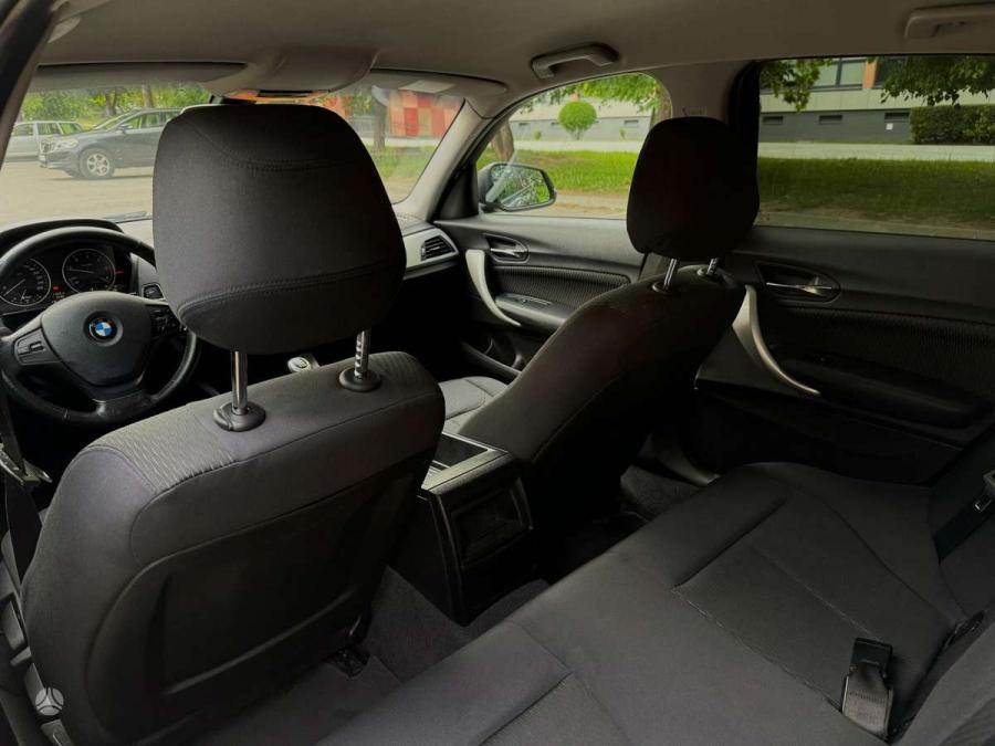 Black BMW 116 2011 in Jonava, with an engine capacity of 2.00 L and mileage of 300 thousand km for 3900 €, photo 11 on AUTOMOTO.COM.LV