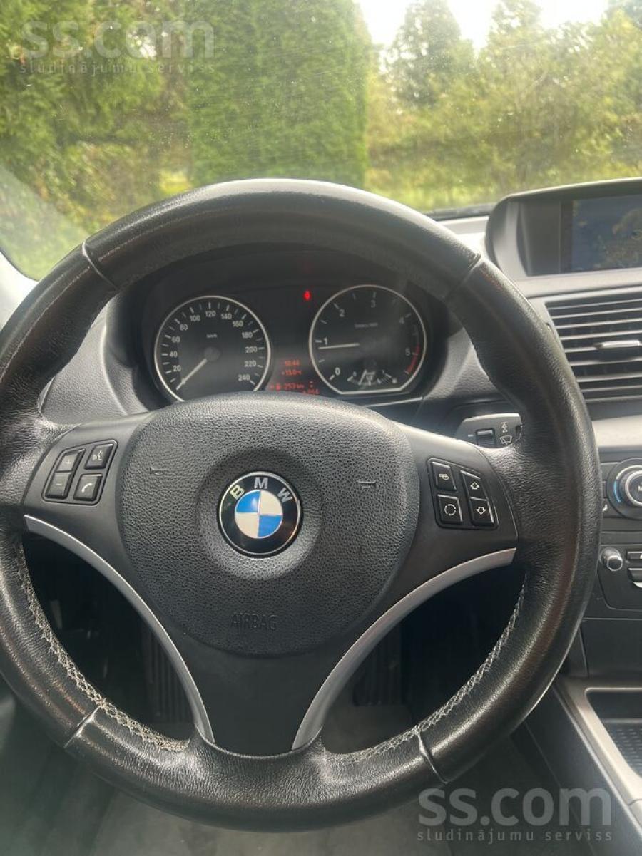 Melns BMW 116 2011 Aizkraukle, ar dzinēja tilpumu 2.00 L un nobraukumu 324 tūkst. km par 3350 €, foto 12 vietnē AUTOMOTO.COM.LV