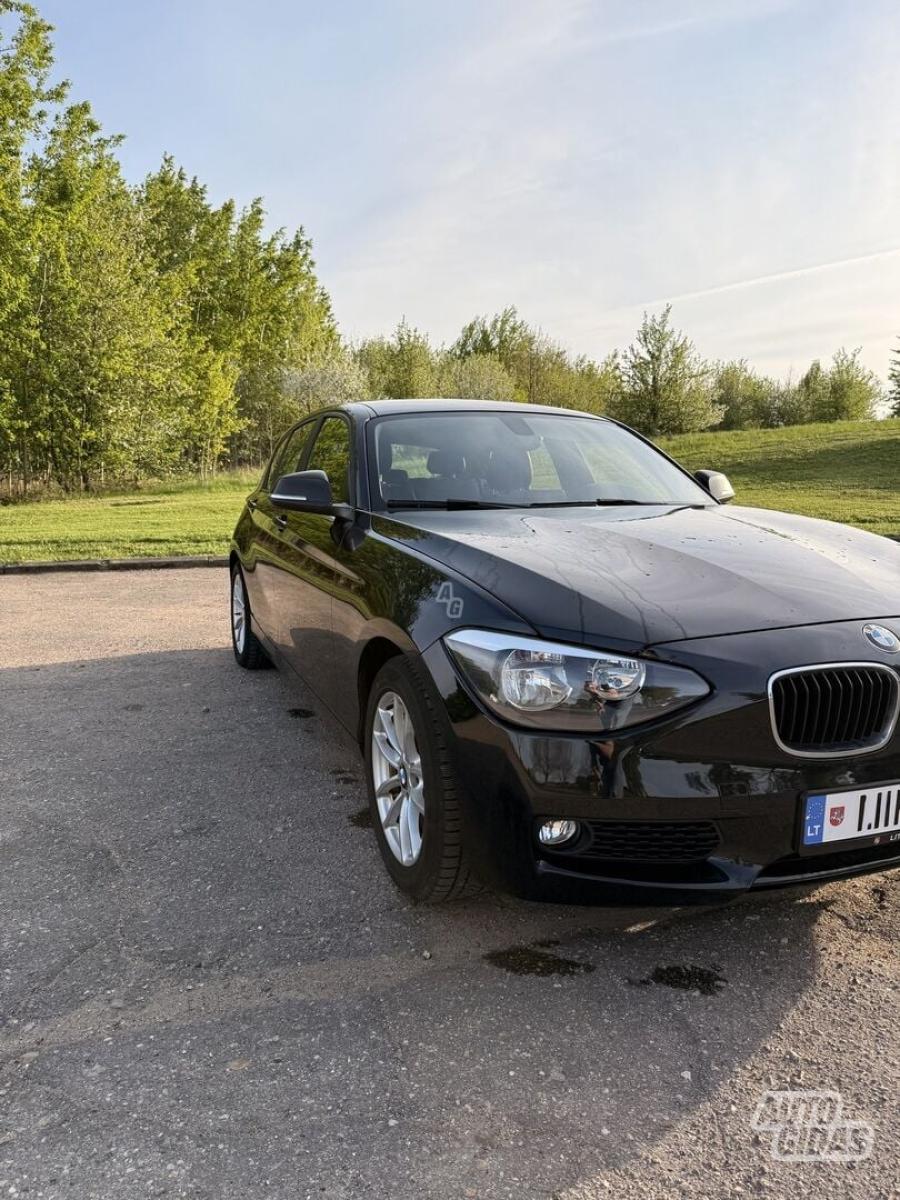 Black BMW 116 2012 in Kaunas, with an engine capacity of 2.00 L and mileage of 308 thousand km for 4900 €, photo 3 on AUTOMOTO.COM.LV