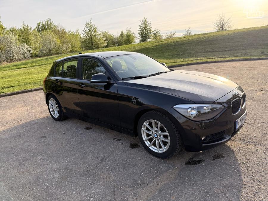 Black BMW 116 2012 in Kaunas, with an engine capacity of 2.00 L and mileage of 308 thousand km for 4900 €, photo 4 on AUTOMOTO.COM.LV