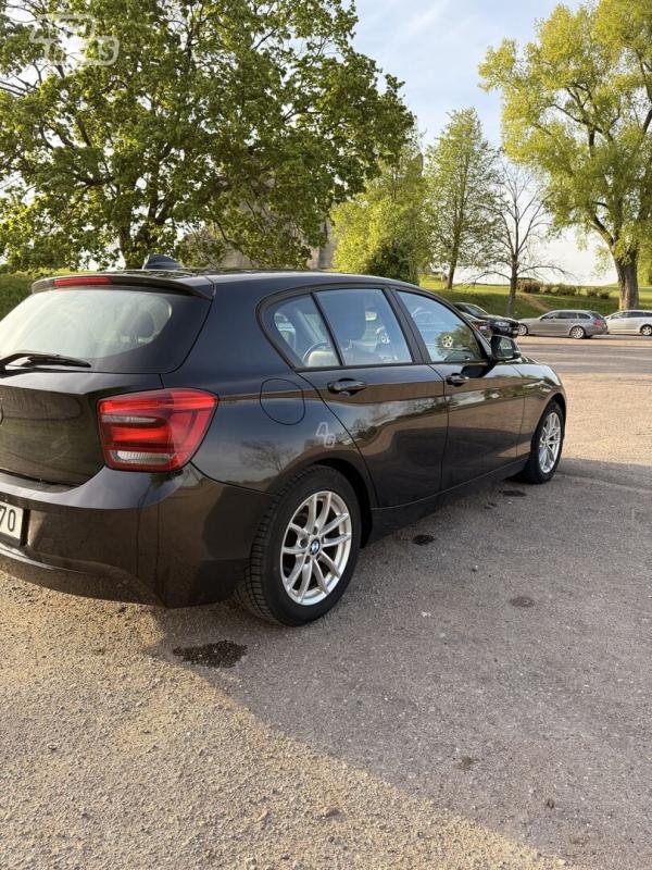 Black BMW 116 2012 in Kaunas, with an engine capacity of 2.00 L and mileage of 308 thousand km for 4900 €, photo 4 on AUTOMOTO.COM.LV