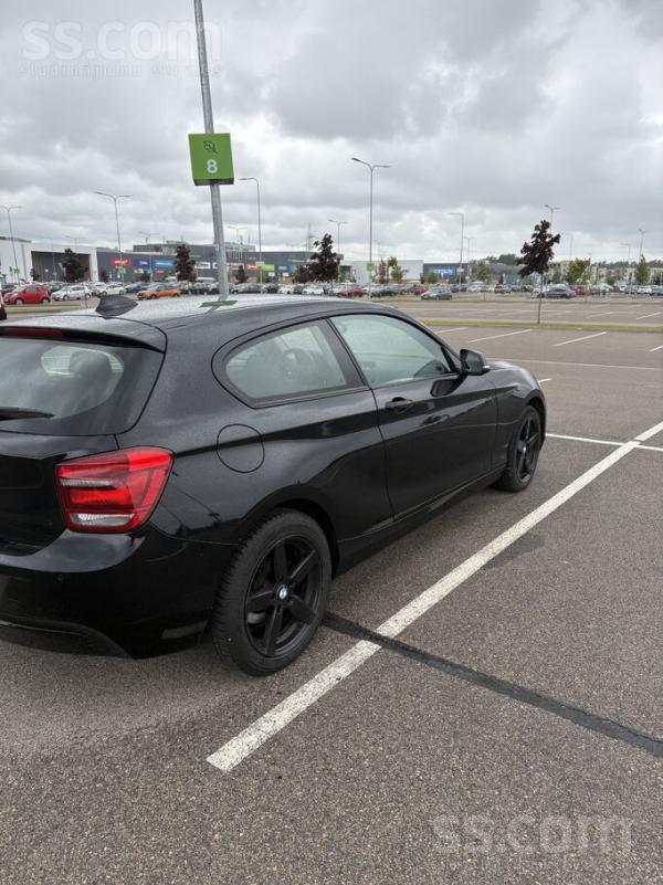 Black BMW 116 2012 in Riga, with an engine capacity of 1.60 L and mileage of 163 thousand km for 4700 €, photo 3 on AUTOMOTO.COM.LV
