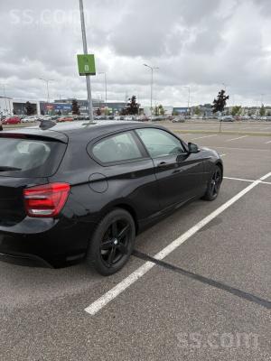 Black BMW 116 2012 in Riga, with an engine capacity of 1.60 L and mileage of 163 thousand km for 4700 €, photo 4 on AUTOMOTO.COM.LV