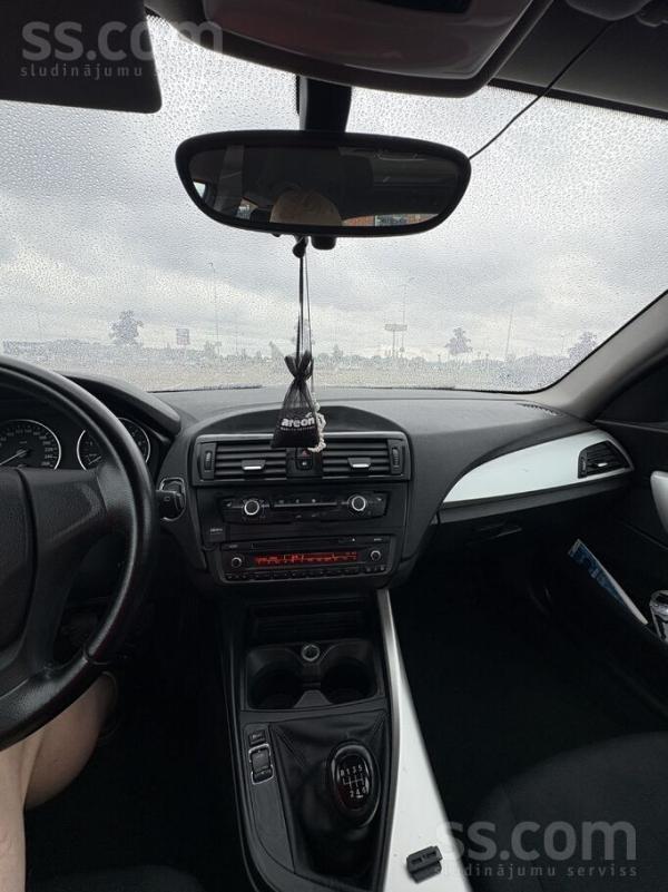 Black BMW 116 2012 in Riga, with an engine capacity of 1.60 L and mileage of 163 thousand km for 4700 €, photo 6 on AUTOMOTO.COM.LV