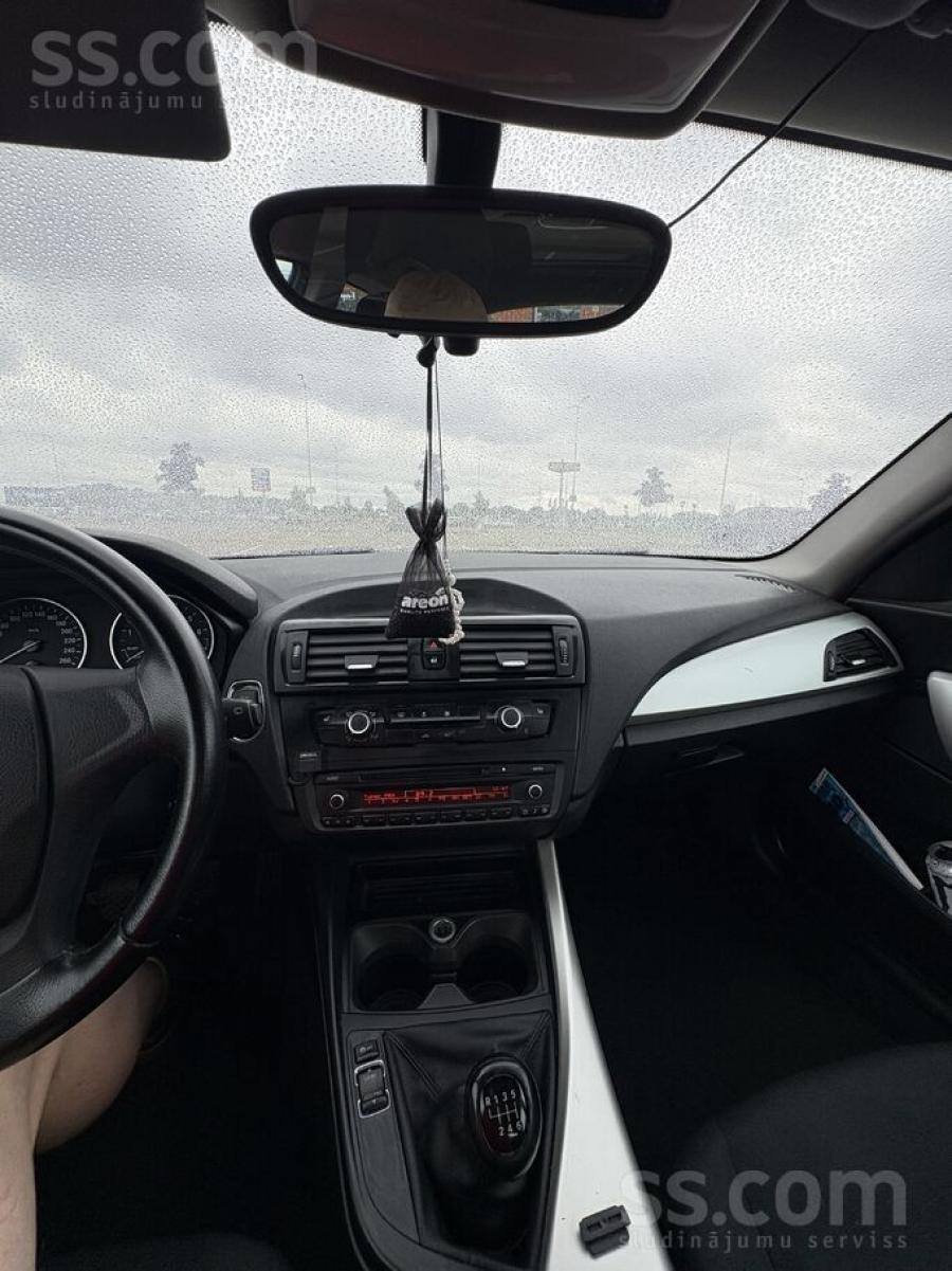 Black BMW 116 2012 in Riga, with an engine capacity of 1.60 L and mileage of 163 thousand km for 4700 €, photo 7 on AUTOMOTO.COM.LV