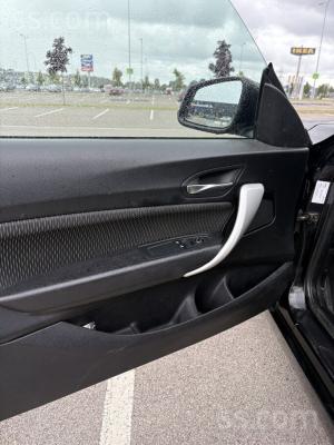 Black BMW 116 2012 in Riga, with an engine capacity of 1.60 L and mileage of 163 thousand km for 4700 €, photo 9 on AUTOMOTO.COM.LV
