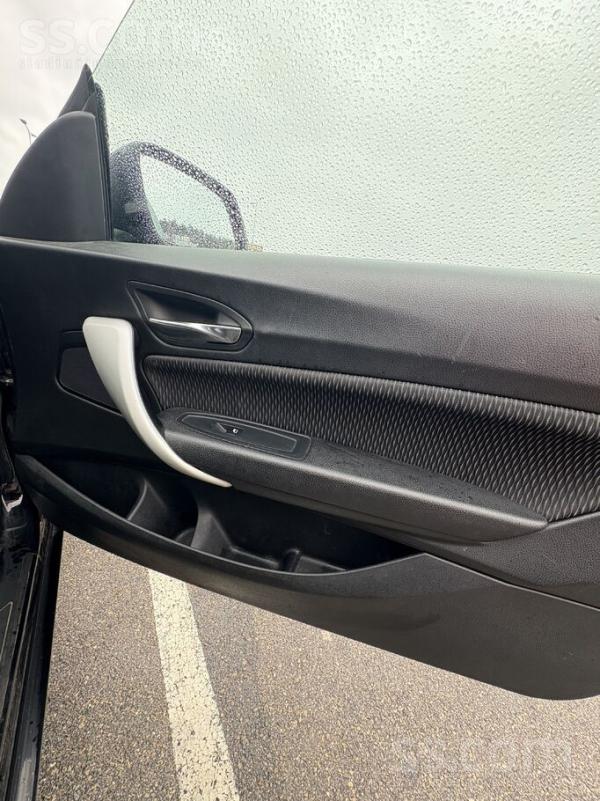Black BMW 116 2012 in Riga, with an engine capacity of 1.60 L and mileage of 163 thousand km for 4700 €, photo 9 on AUTOMOTO.COM.LV