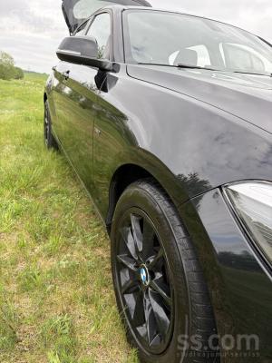 Melns BMW 116 2012 Rīga, ar dzinēja tilpumu 1.60 L un nobraukumu 200 tūkst. km par 6800 €, foto 8 vietnē AUTOMOTO.COM.LV