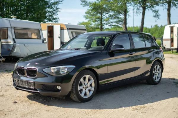 Melns BMW 116 2012 Grobiņa, ar dzinēja tilpumu 1.60 L un nobraukumu 307 tūkst. km par 5900 €, foto 3 vietnē AUTOMOTO.COM.LV