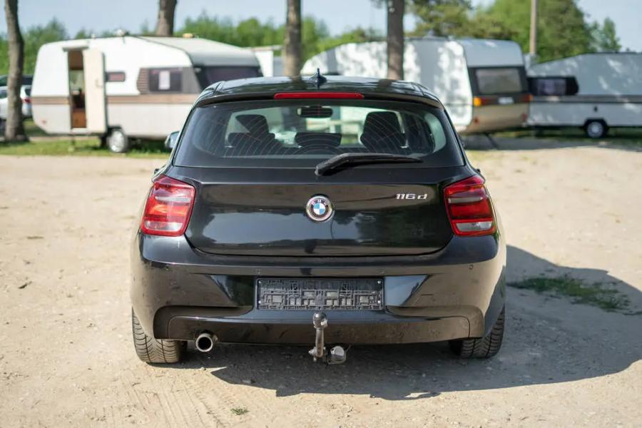 Black BMW 116 2012 in Grobiņa, with an engine capacity of 1.60 L and mileage of 307 thousand km for 5900 €, photo 6 on AUTOMOTO.COM.LV