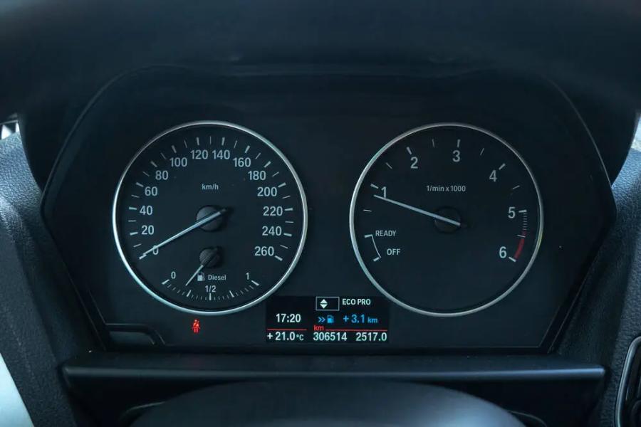 Black BMW 116 2012 in Grobiņa, with an engine capacity of 1.60 L and mileage of 307 thousand km for 5900 €, photo 13 on AUTOMOTO.COM.LV