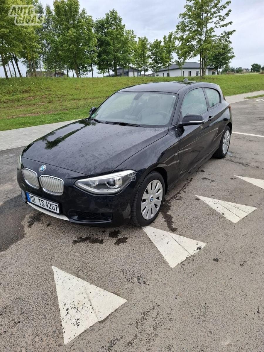 Black BMW 116 2012 in Jonava, with an engine capacity of 2.00 L and mileage of 323 thousand km for 4250 €, photo 3 on AUTOMOTO.COM.LV