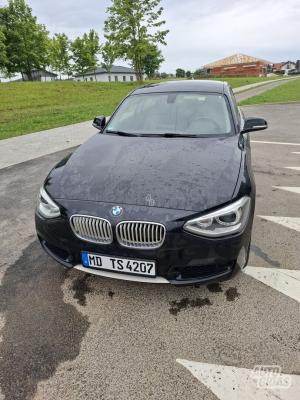 Black BMW 116 2012 in Jonava, with an engine capacity of 2.00 L and mileage of 323 thousand km for 4250 €, photo 5 on AUTOMOTO.COM.LV