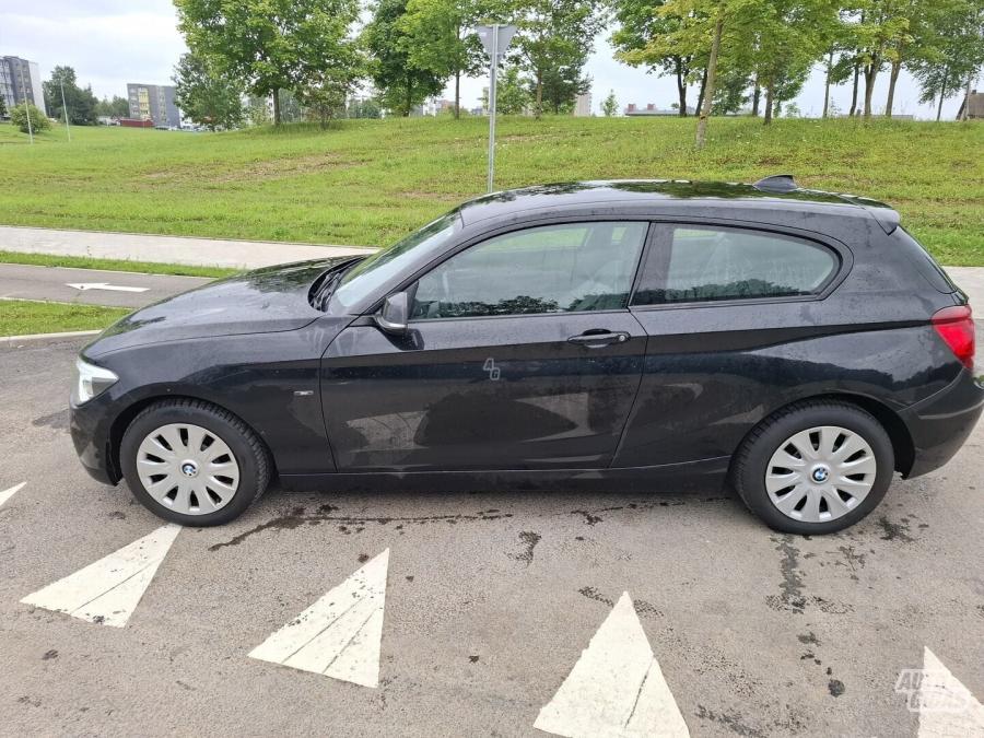Black BMW 116 2012 in Jonava, with an engine capacity of 2.00 L and mileage of 323 thousand km for 4250 €, photo 10 on AUTOMOTO.COM.LV