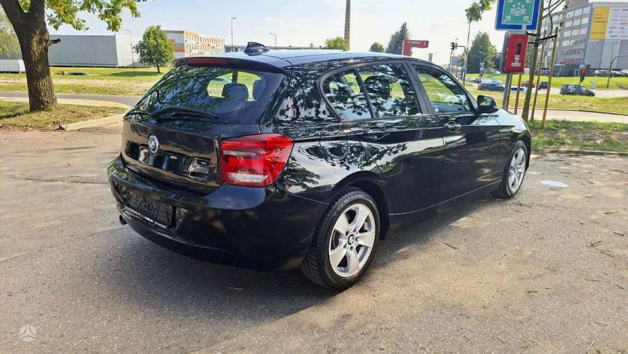 Black BMW 116 2012 in Kaunas, with an engine capacity of 2.00 L and mileage of 211 thousand km for 5200 €, photo 8 on AUTOMOTO.COM.LV