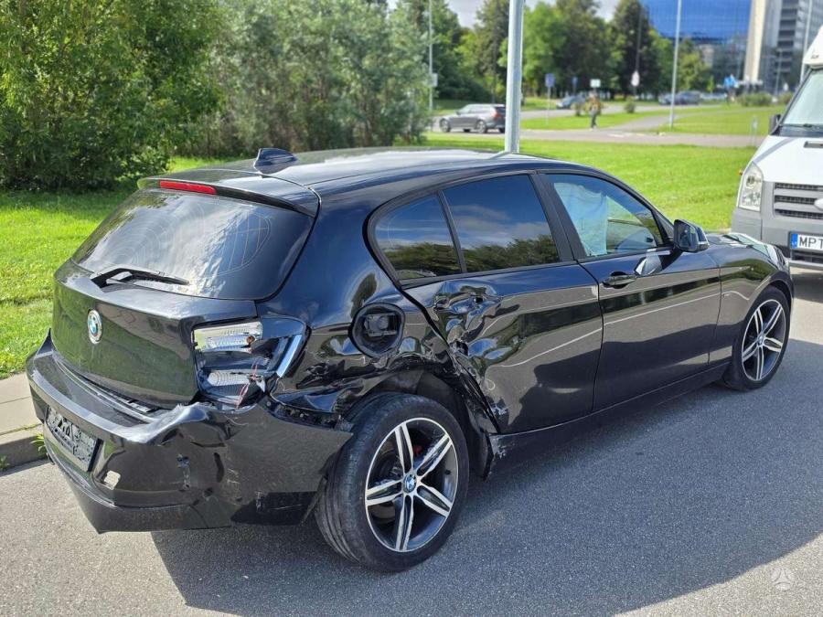 Black BMW 116 2012 in Vilnius, with an engine capacity of 2.00 L and mileage of 151 thousand km for 2000 €, photo 3 on AUTOMOTO.COM.LV