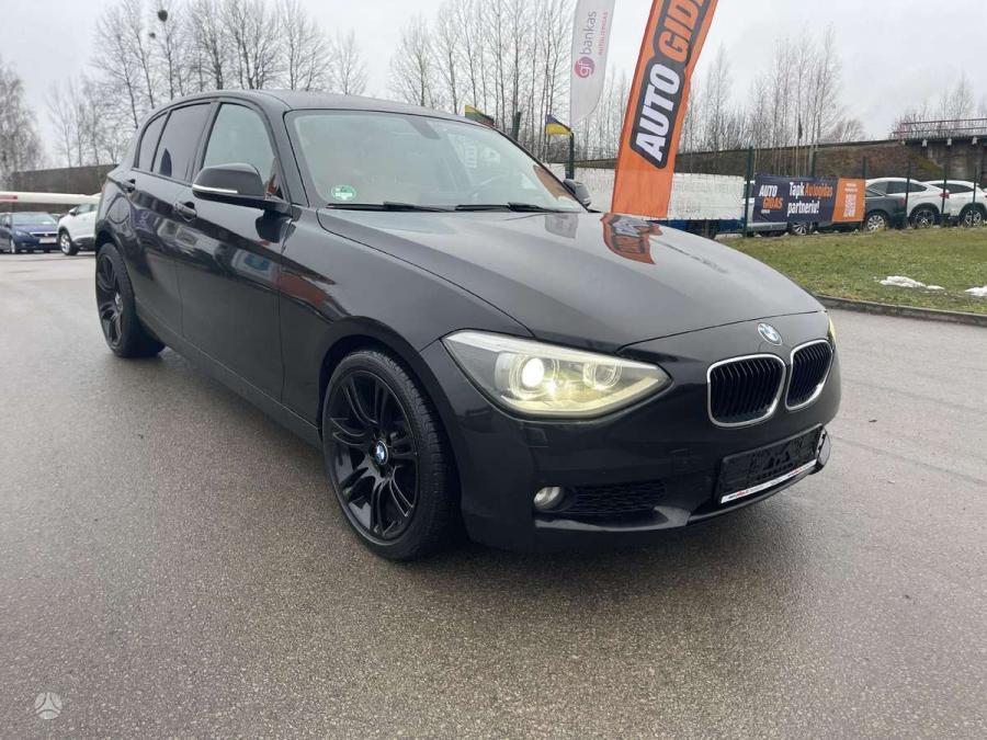 Black BMW 116 2013 in Kaunas, with an engine capacity of 2.00 L and mileage of 268 thousand km for 5950 €, photo 5 on AUTOMOTO.COM.LV