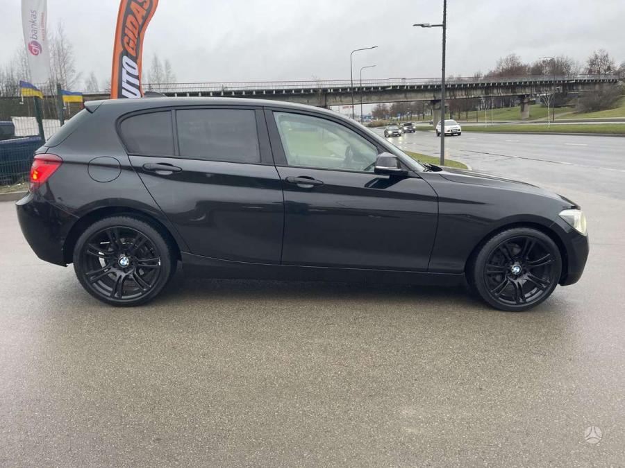 Black BMW 116 2013 in Kaunas, with an engine capacity of 2.00 L and mileage of 268 thousand km for 5950 €, photo 8 on AUTOMOTO.COM.LV