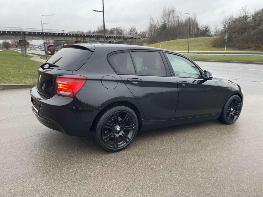 Black BMW 116 2013 in Kaunas, with an engine capacity of 2.00 L and mileage of 268 thousand km for 5950 €, photo 9 on AUTOMOTO.COM.LV