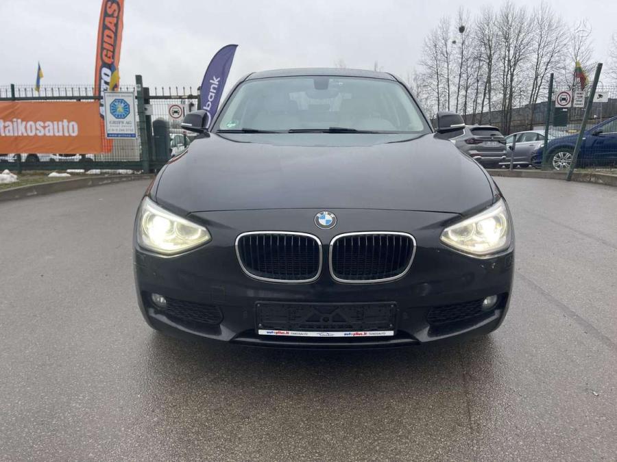Black BMW 116 2013 in Kaunas, with an engine capacity of 2.00 L and mileage of 268 thousand km for 5950 €, photo 4 on AUTOMOTO.COM.LV