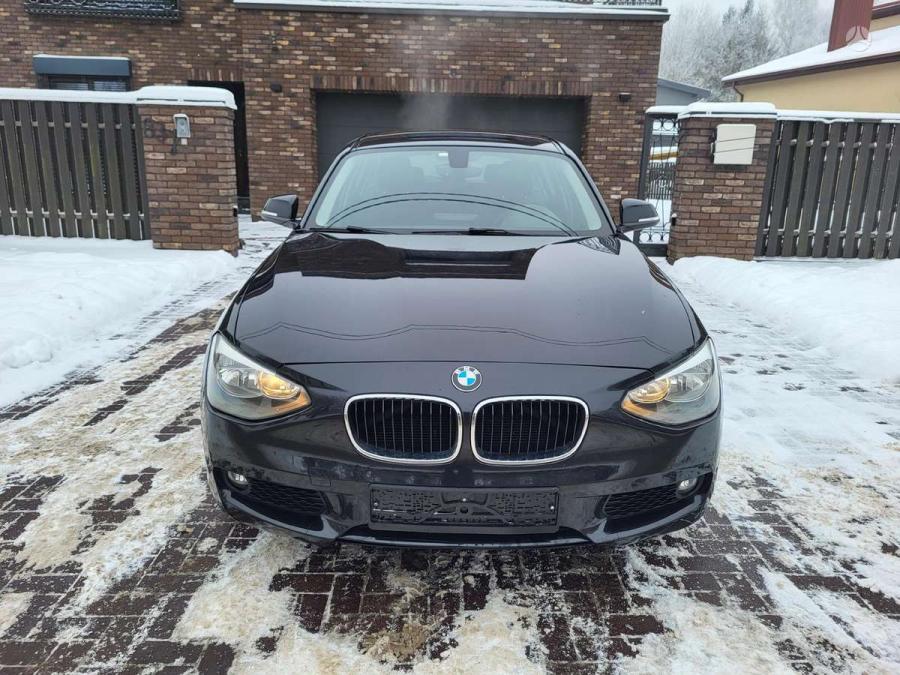 Black BMW 116 2013 in Siauliai, with an engine capacity of 2.00 L and mileage of 214 thousand km for 5450 €, photo 3 on AUTOMOTO.COM.LV