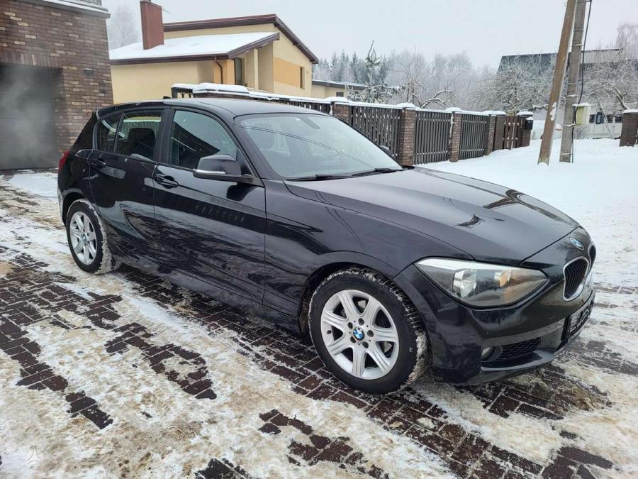 Black BMW 116 2013 in Siauliai, with an engine capacity of 2.00 L and mileage of 214 thousand km for 5450 €, photo 4 on AUTOMOTO.COM.LV