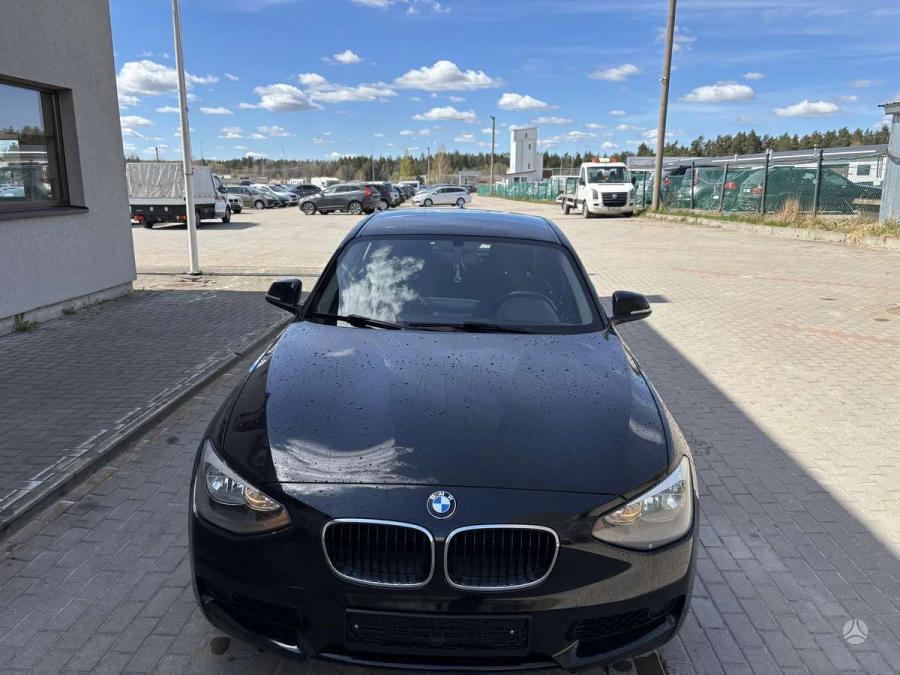 Black BMW 116 2013 in Utena, with an engine capacity of 1.60 L and mileage of 335 thousand km for 4400 €, photo 12 on AUTOMOTO.COM.LV