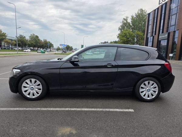 Black BMW 116 2013 in Kaunas, with an engine capacity of 1.60 L and mileage of 195 thousand km for 5200 €, photo 5 on AUTOMOTO.COM.LV