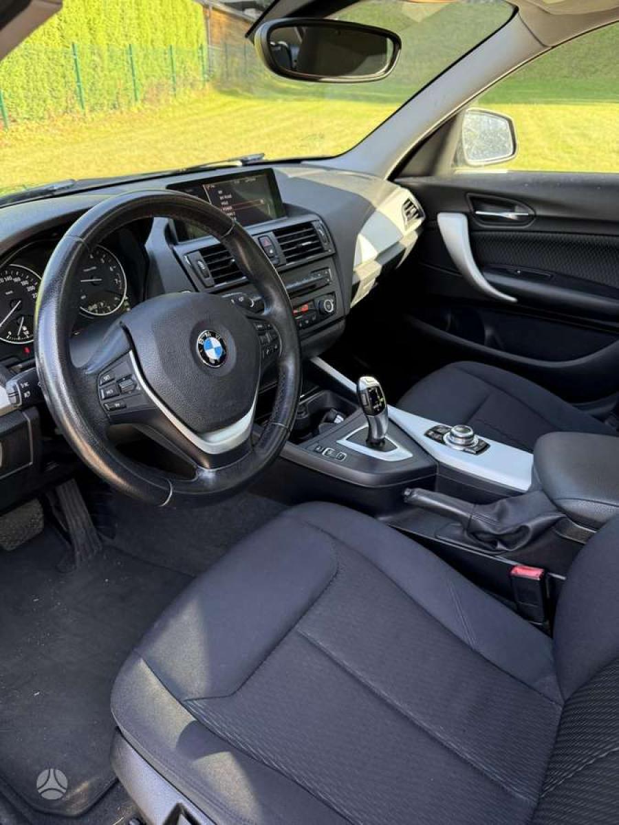 Black BMW 116 2013 in Kaunas, with an engine capacity of 1.60 L and mileage of 242 thousand km for 5000 €, photo 10 on AUTOMOTO.COM.LV