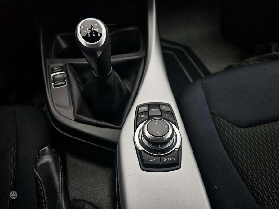 Melns BMW 116 2013 Tauragė, ar dzinēja tilpumu 2.00 L un nobraukumu 270 tūkst. km par 4700 €, foto 14 vietnē AUTOMOTO.COM.LV