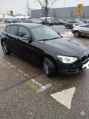 Black BMW 116 2014 in Vilnius, with an engine capacity of 2.00 L and mileage of 325 thousand km for 5900 €, photo 4 on AUTOMOTO.COM.LV