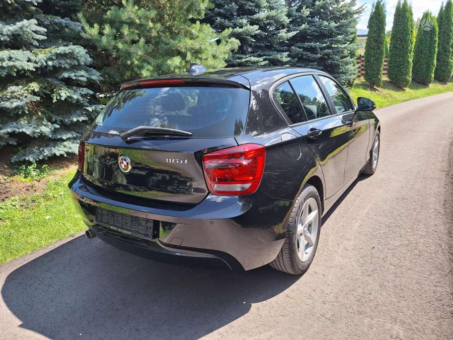 Black BMW 116 2014 in Utena, with an engine capacity of 2.00 L and mileage of 323 thousand km for 6200 €, photo 4 on AUTOMOTO.COM.LV